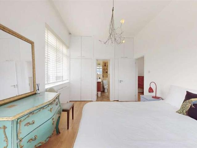 3 bed flat for sale
