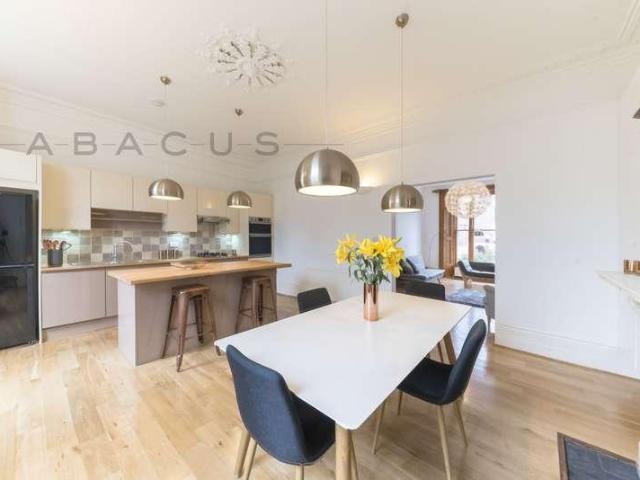 3 bed flat for sale