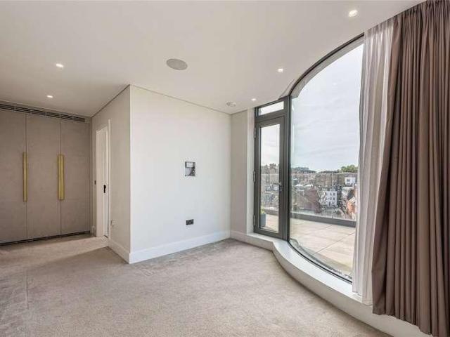 3 bed flat for sale