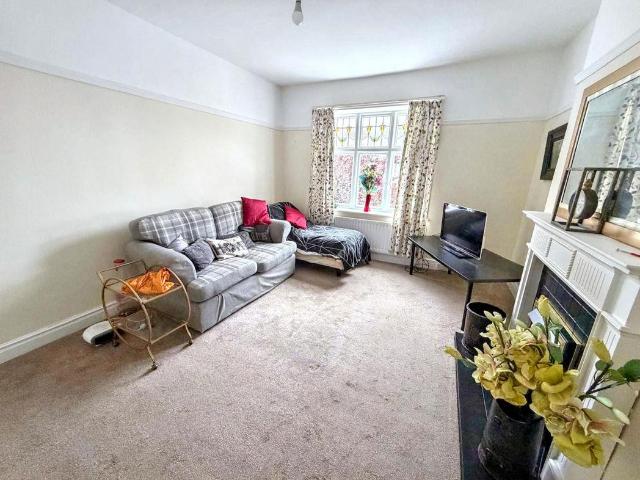 3 bed flat for sale