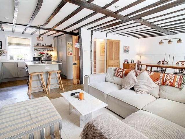 3 bed flat for sale