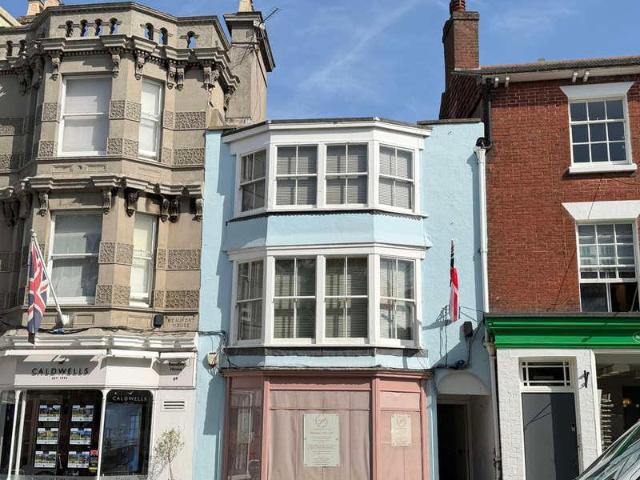 3 bed flat for sale