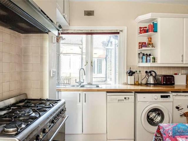 3 bed flat for sale