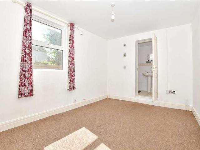 3 bed flat for sale