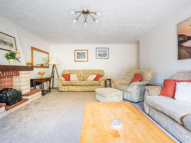 3 bed flat for sale
