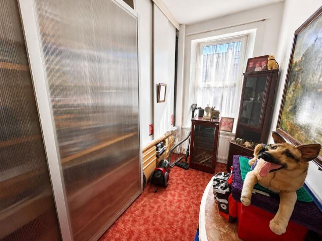 3 bed flat for sale