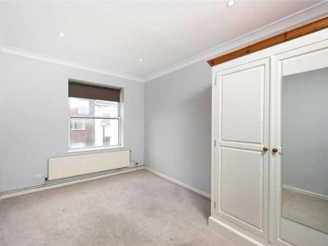 3 bed flat for sale