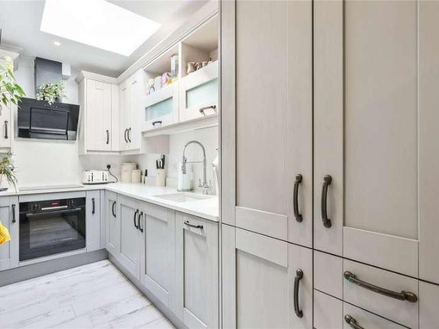 3 bed flat for sale