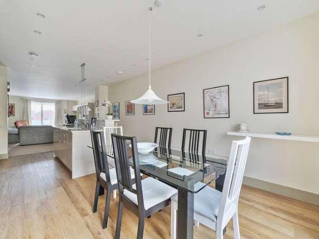 3 bed flat for sale