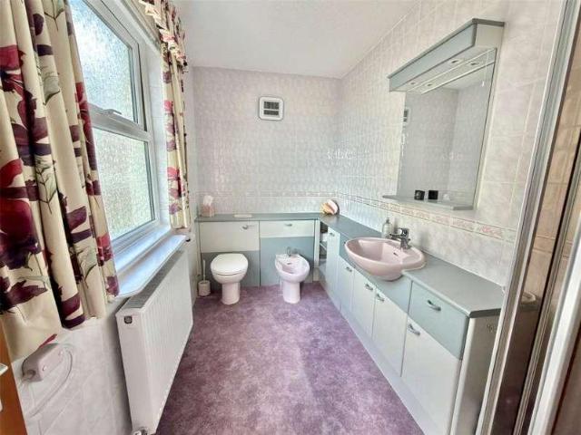 3 bed flat for sale