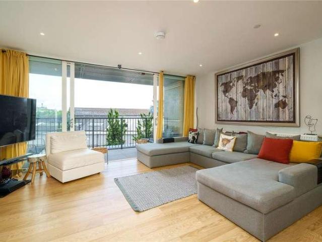 3 bed flat for sale