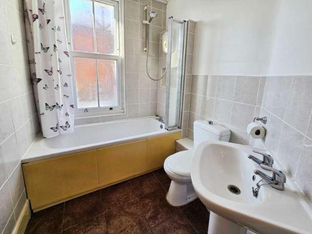 3 bed flat for sale
