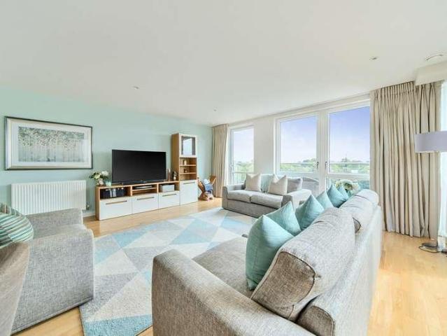 3 bed flat for sale