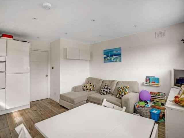 3 bed flat for sale