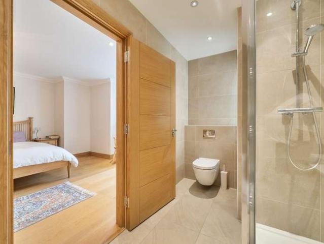 3 bed flat for sale