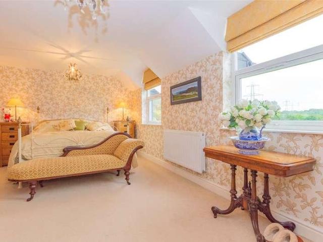 3 bed flat for sale
