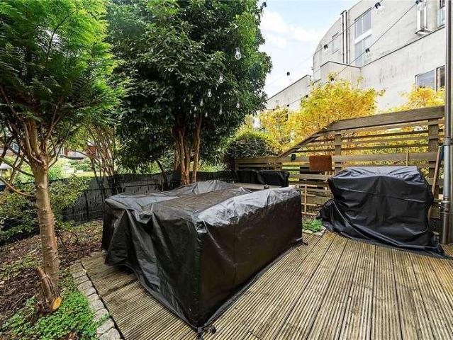 3 bed flat for sale