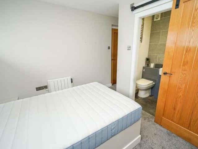 3 bed flat for sale