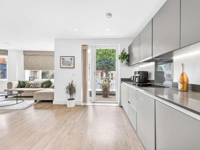 3 bed flat for sale