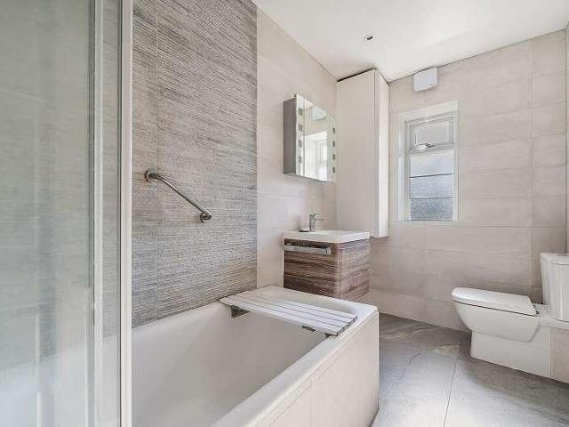 3 bed flat for sale