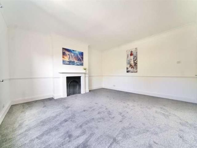 3 bed flat for sale