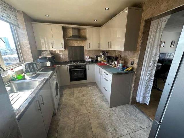 3 bed flat for sale