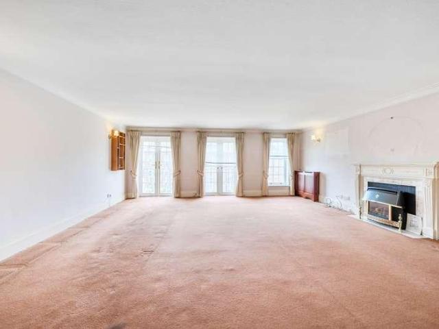 3 bed flat for sale