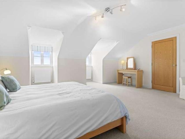 3 bed flat for sale