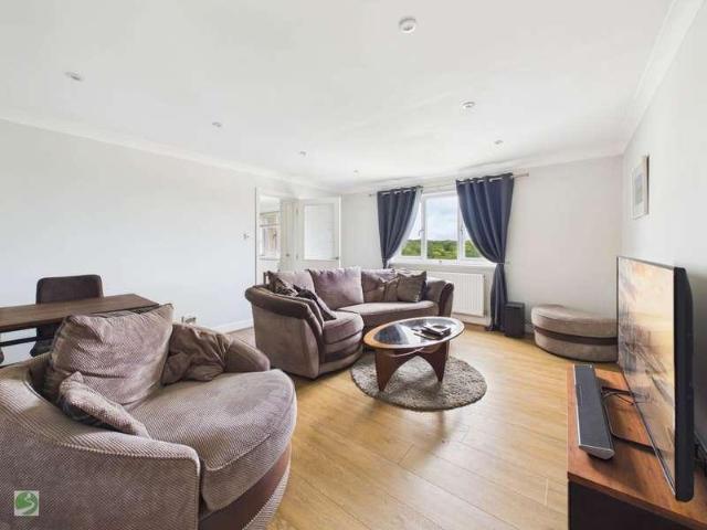 3 bed flat for sale