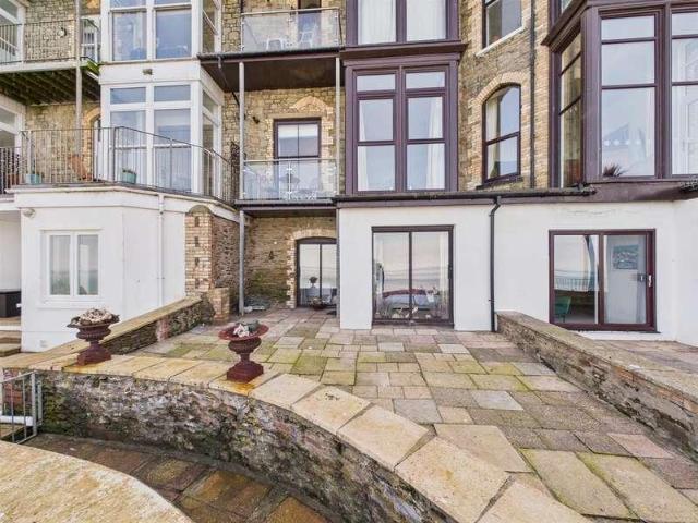 3 bed flat for sale