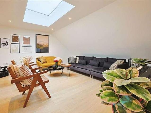 3 bed flat for sale