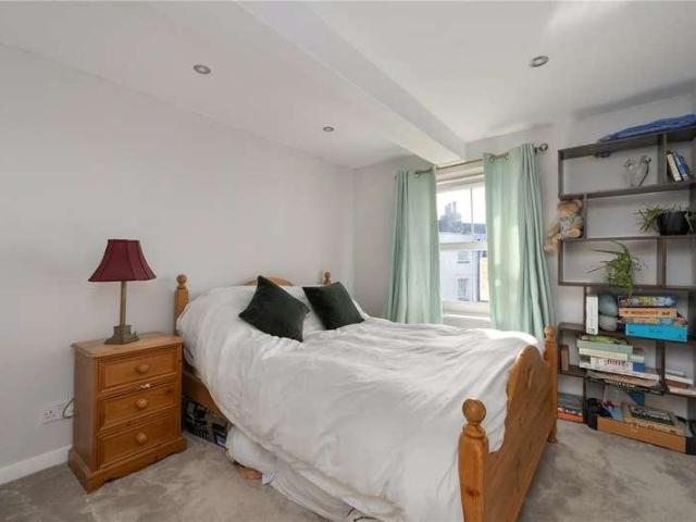 3 bed flat for sale