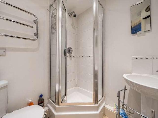 3 bed flat for sale