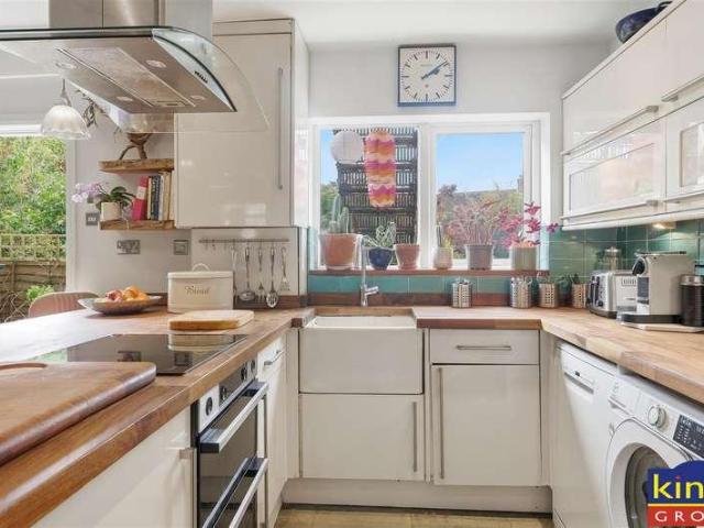 3 bed flat for sale