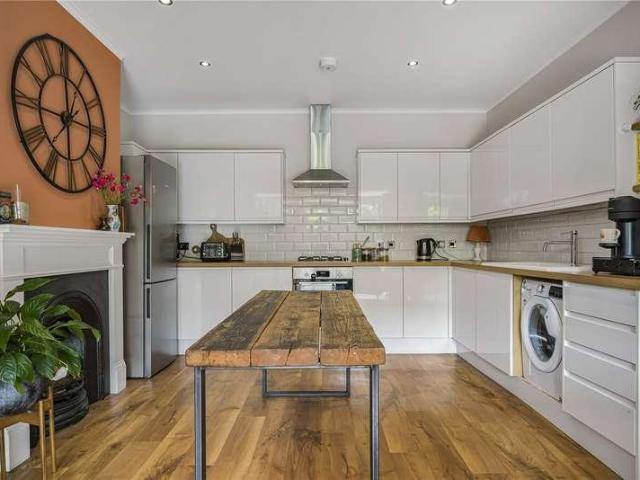 3 bed flat for sale