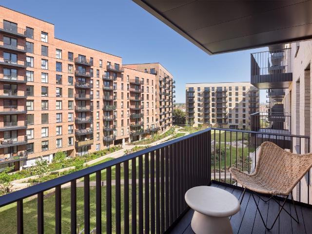 3 bed flat for sale