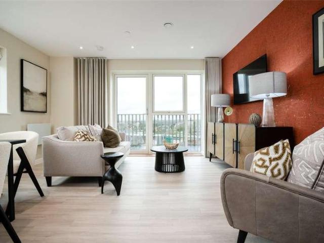 3 bed flat for sale