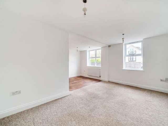 3 bed flat for sale