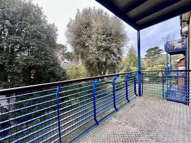 3 bed flat for sale