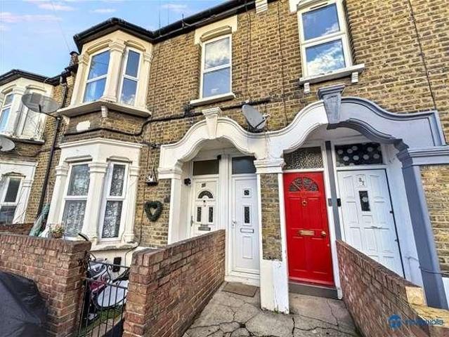 3 bed flat for sale