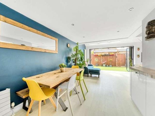3 bed flat for sale