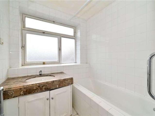 3 bed flat for sale