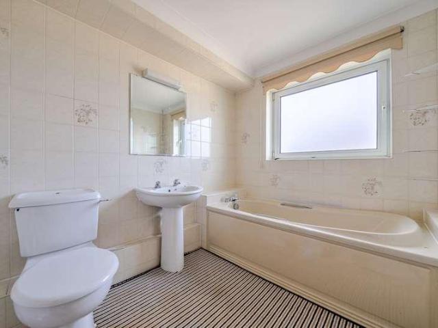 3 bed flat for sale