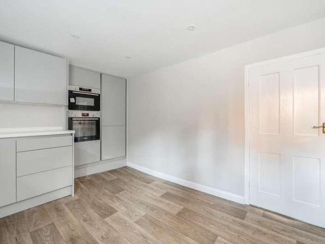 3 bed flat for sale