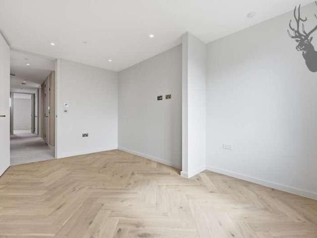 3 bed flat for sale