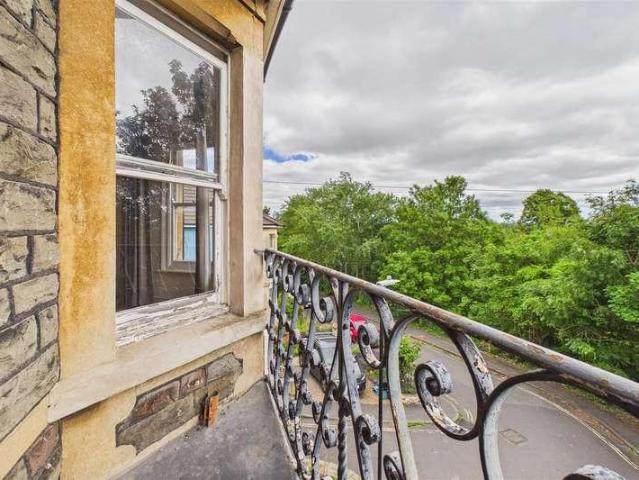 3 bed flat for sale