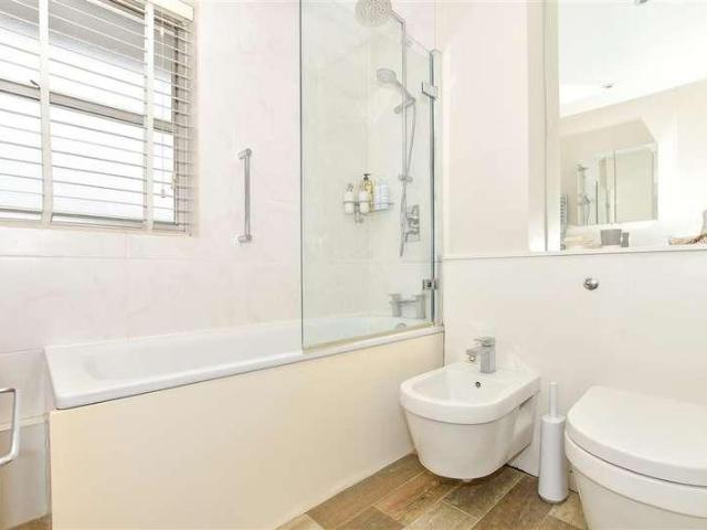 3 bed flat for sale