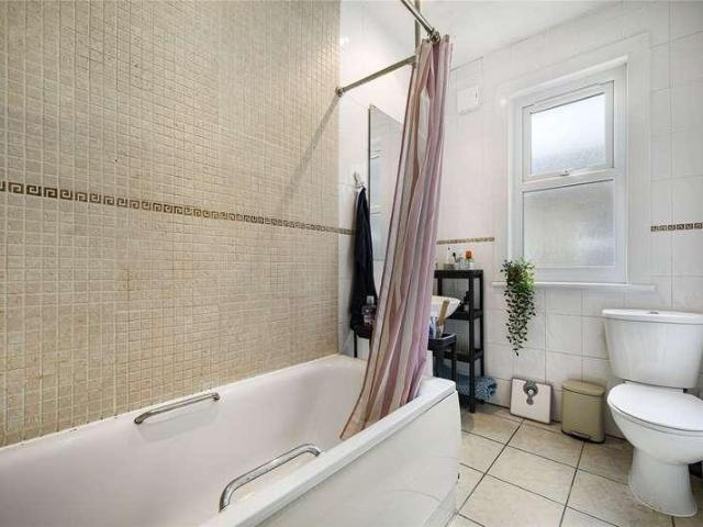 3 bed flat for sale