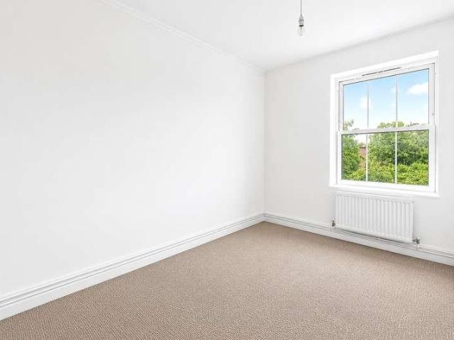 3 bed flat for sale