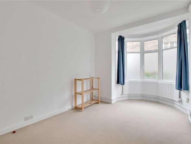 3 bed flat for sale